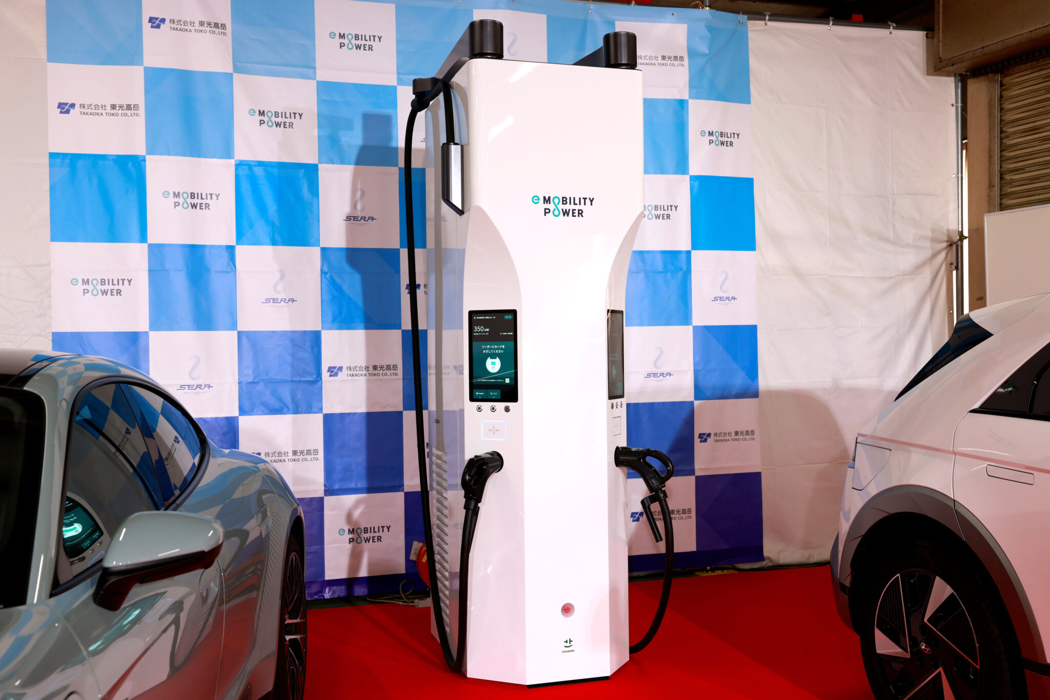 最大出力350kW/口、最大電圧1,000V 次世代超急速充電器「SERA-400」を初公開 ～存在感と高い操作性を追求したスタイリッシュな ...